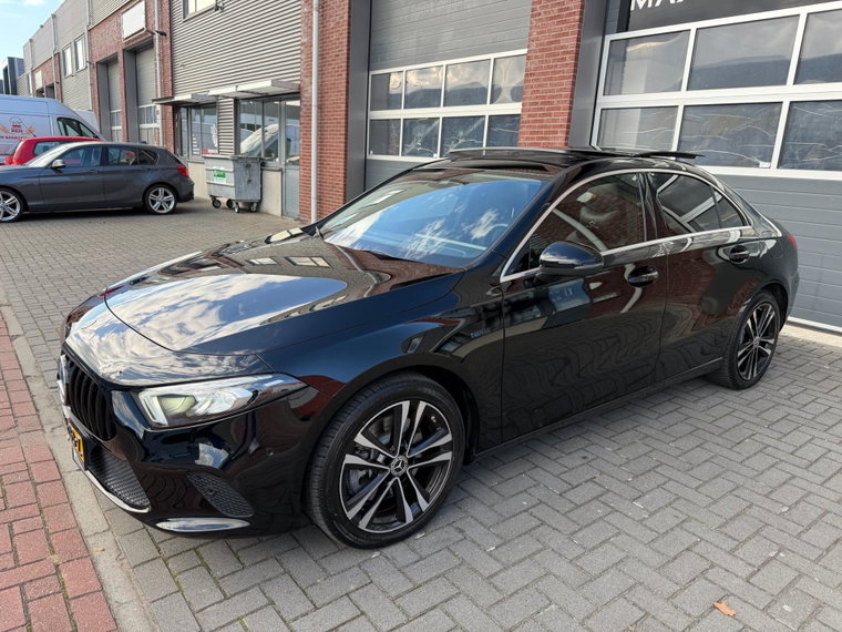 Mercedes-Benz A250e Limo Widescreen LED Pano Sfeer Carplay leasen ...