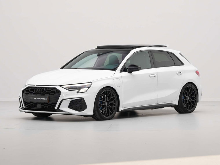 Audi A3 Sportback 45 TFSI e S edition Competition leasen - Regeljelease.nl