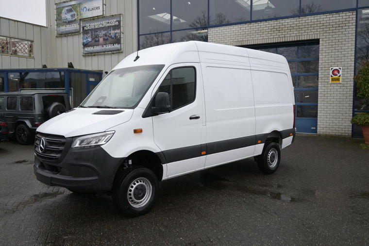 Mercedes-Benz Sprinter 319 CDI 4x4 L2H2 AWD Pro leasen - Regeljelease.nl